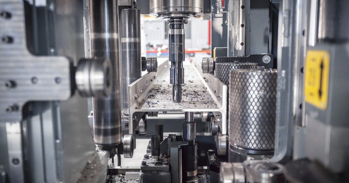 Taladrado, roscado de hilo y avellanado… | Voortman Steel Machinery